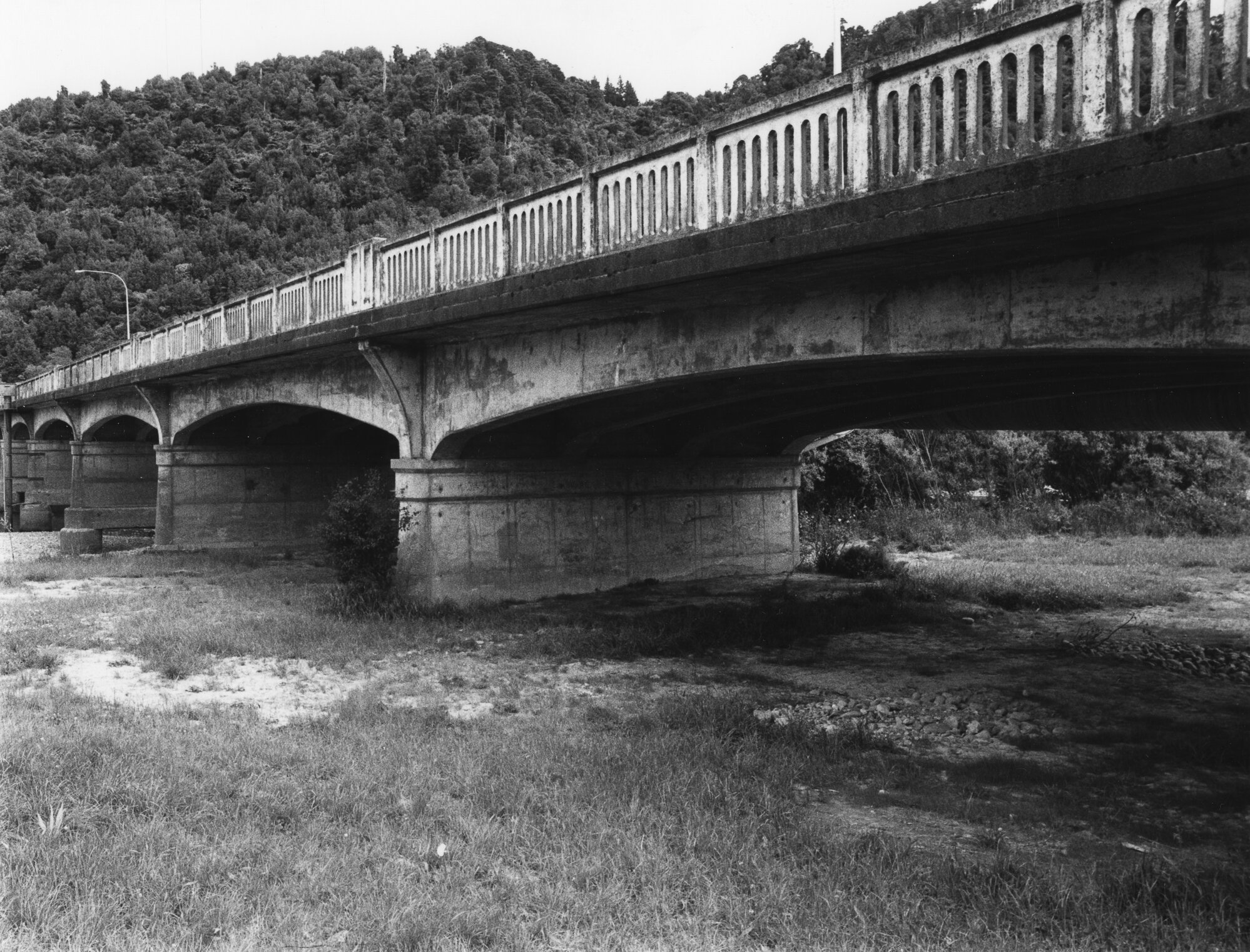 Silverstream road bridge over Te Awa Kairangi / Hutt River. | Upper ...