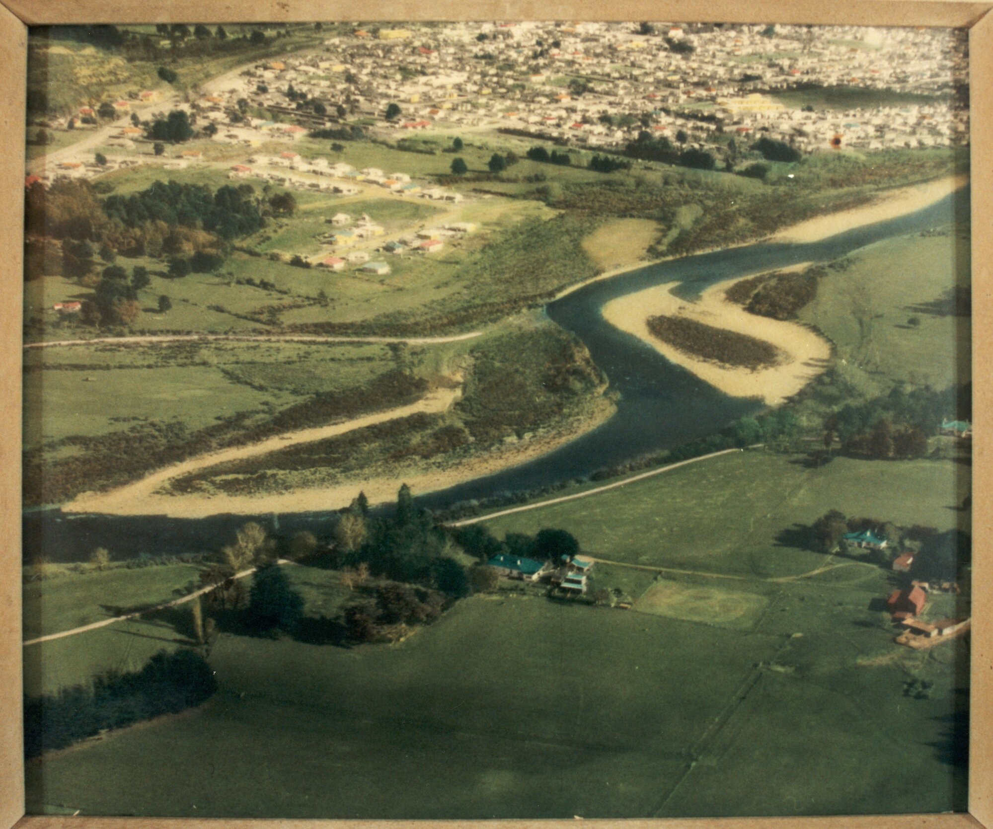 Aerial view 1960; eastern end of Upper Hutt | Upper Hutt Libraries