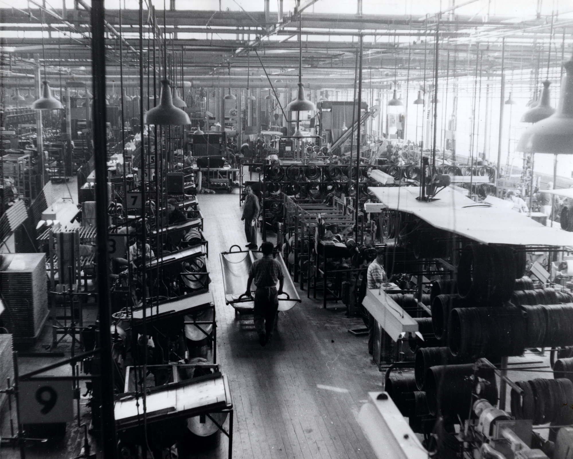 Dunlop factory; cross-ply tyre and bead assembly areas | Upper Hutt ...