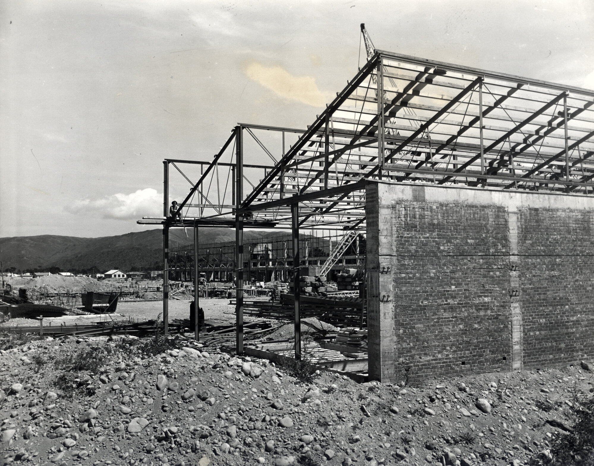 Dunlop factory construction; south wall 1 | Upper Hutt Libraries