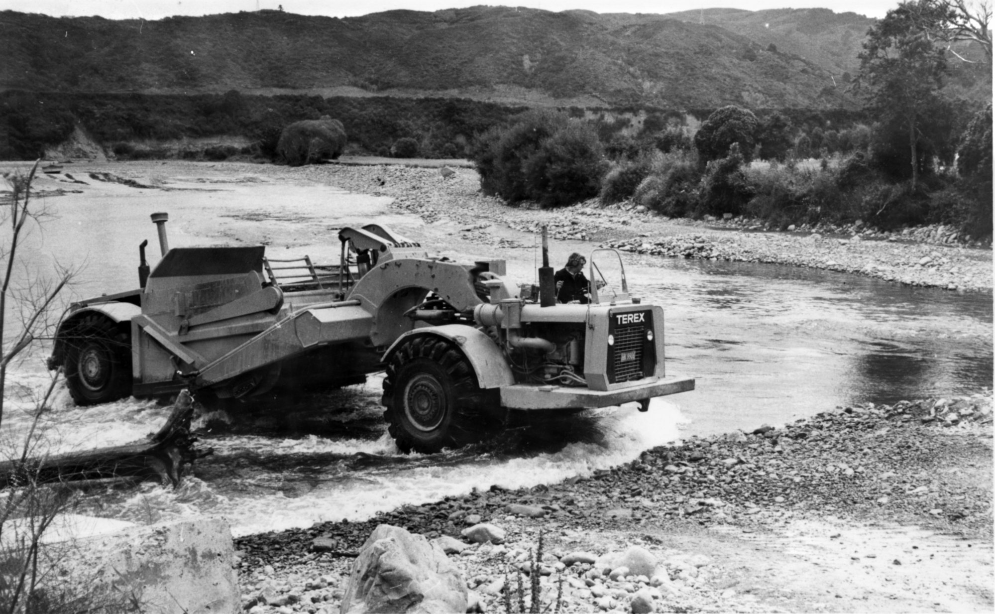 Te Marua bridge; 'Terex' scraper dredging Te Awa Kairangi / Hutt River ...