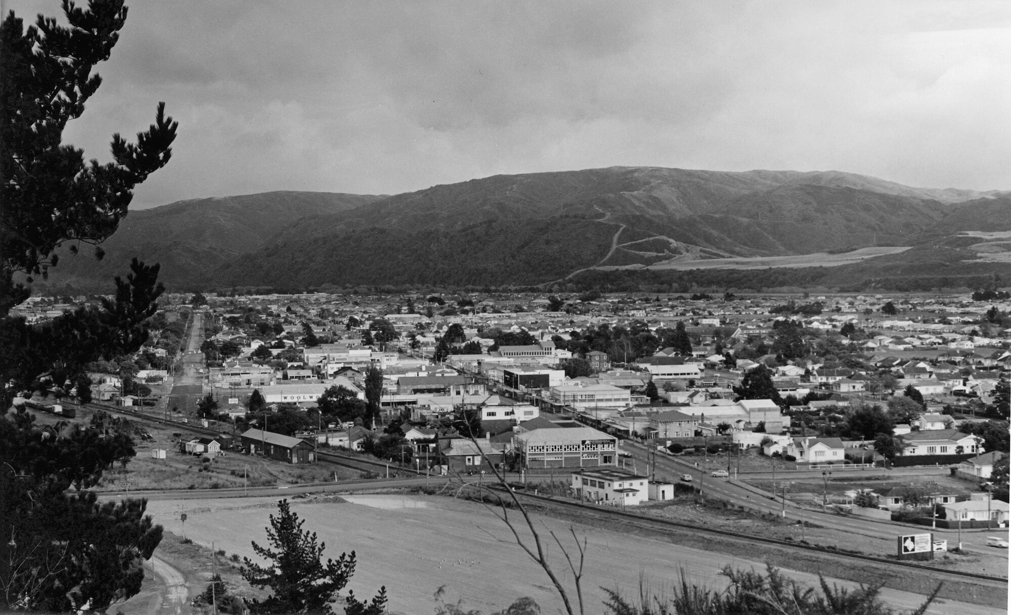 Upper Hutt from Maidstone hill. [P3-25-91] | Upper Hutt Libraries