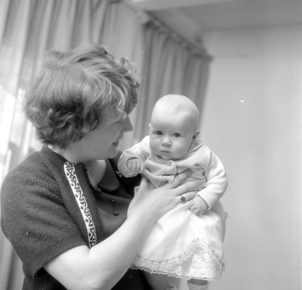 Bayley mother and baby, c. 1960s | Upper Hutt Libraries